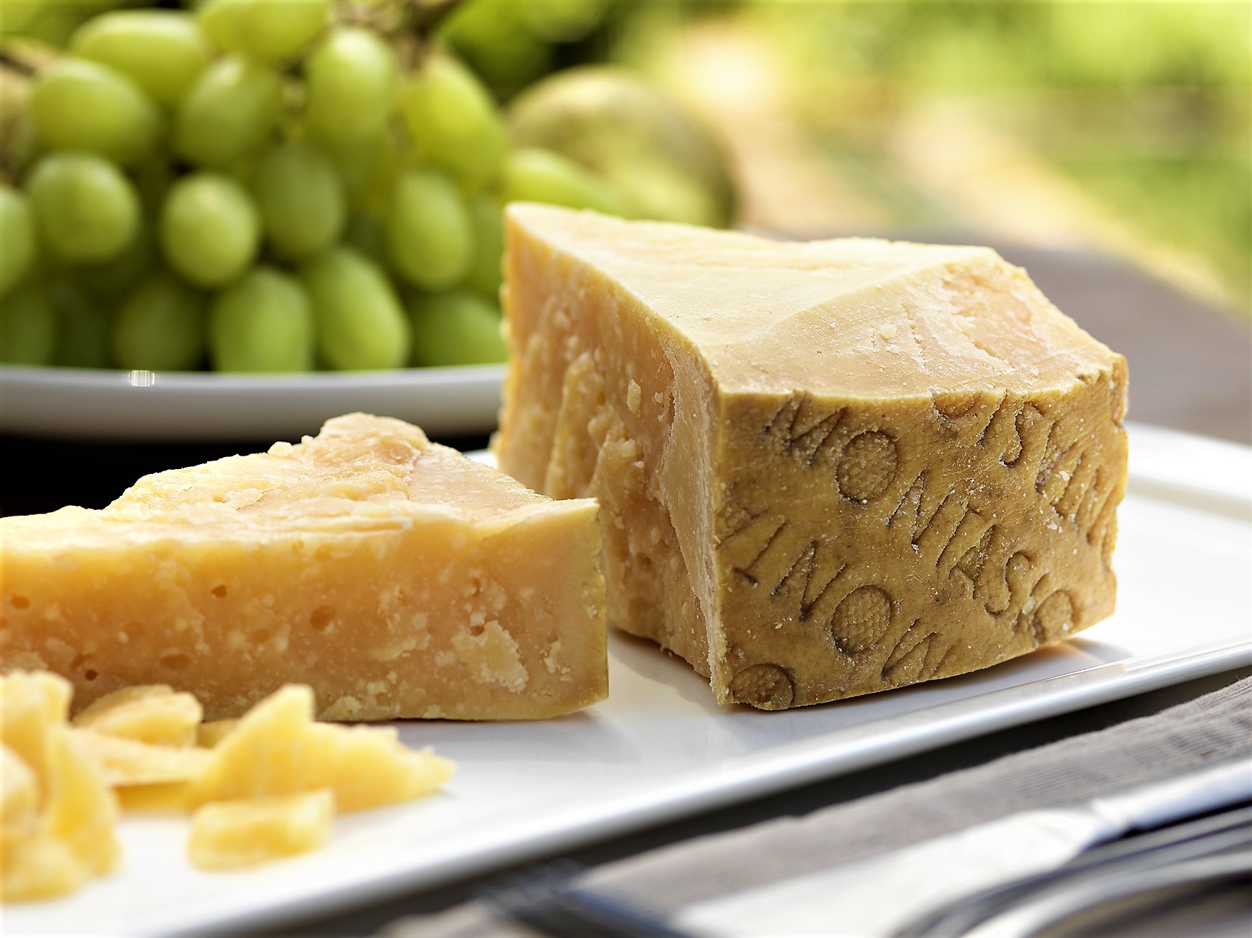 EFA News - European Food Agency - Formaggio Montasio Dop
